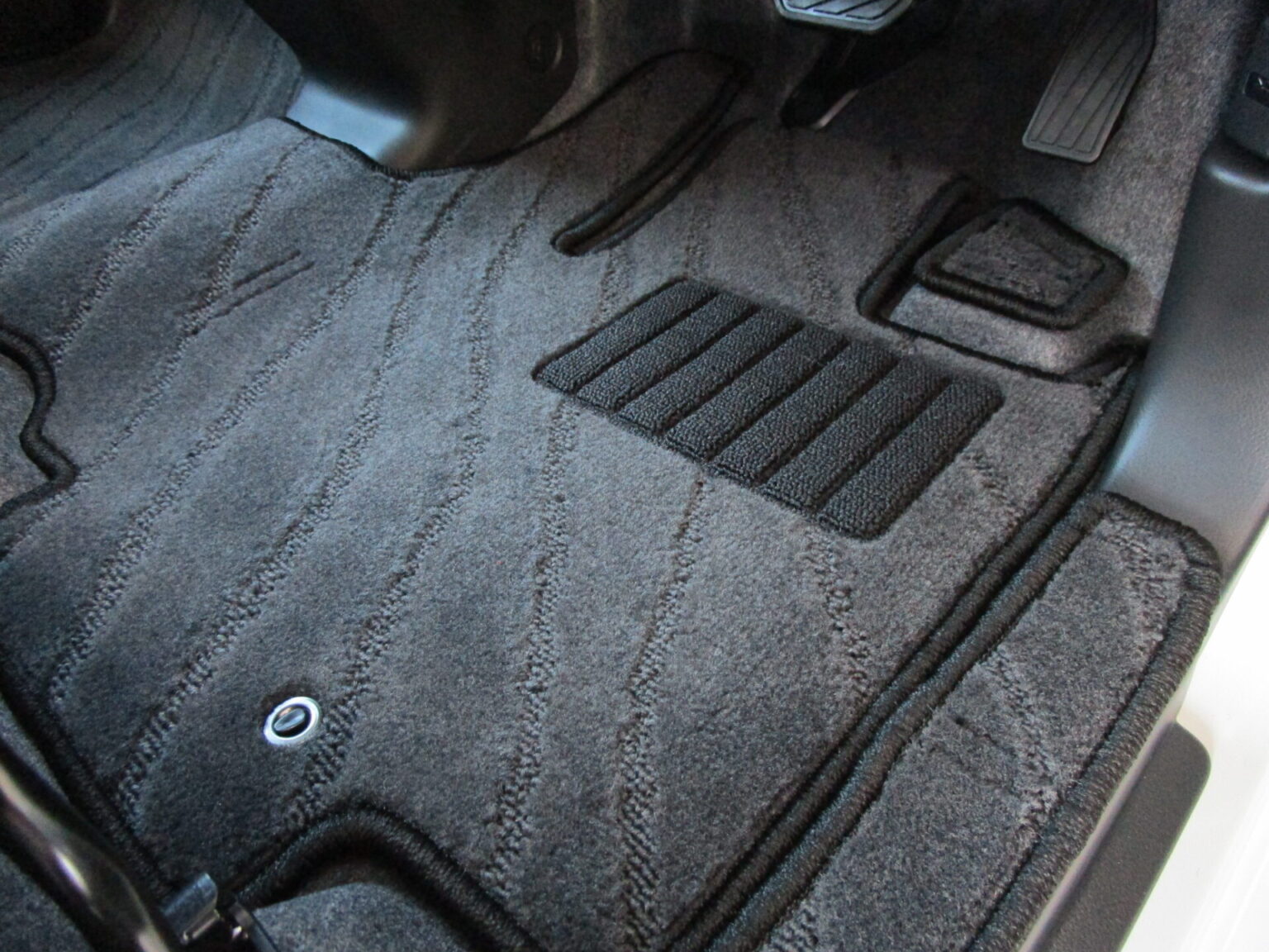 「社外フロアマットレビュー＆評判」現役営業マンが選ぶコスパ最高のおすすめフロアマットは【FJクラフト】一択！